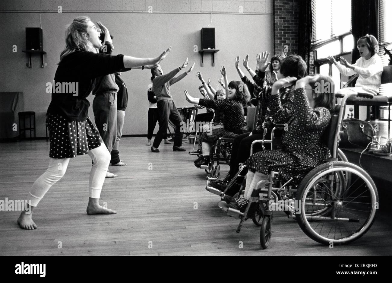 Common Ground theatre with disabled schoolchildren at Clarendon College ...