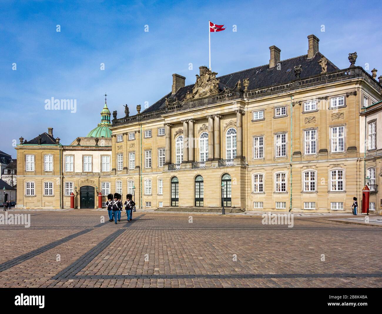 Amalienborg slot hi-res stock photography and images - Alamy