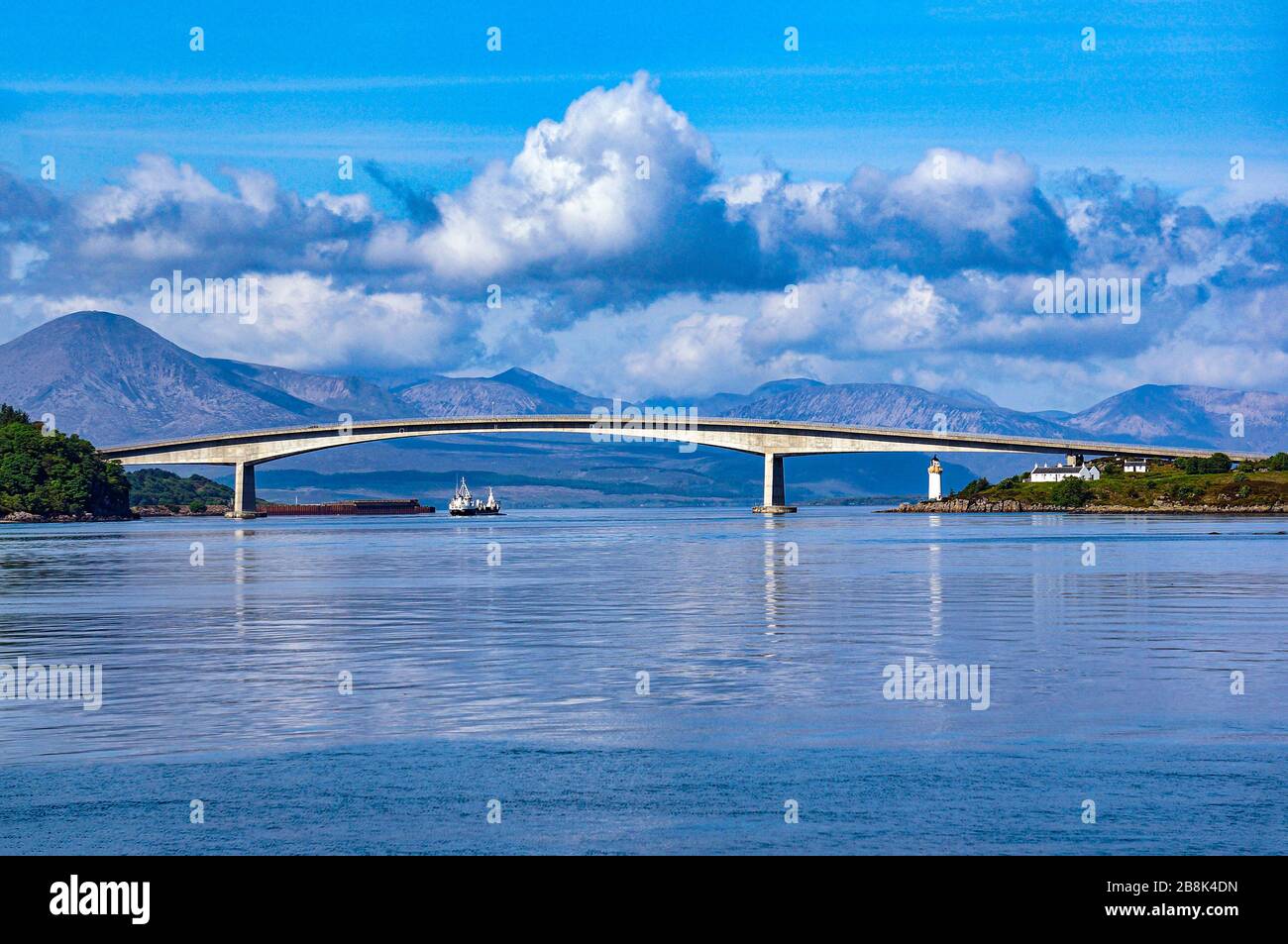 Kyle of lochalsh and skye bridge hi-res stock photography and images ...