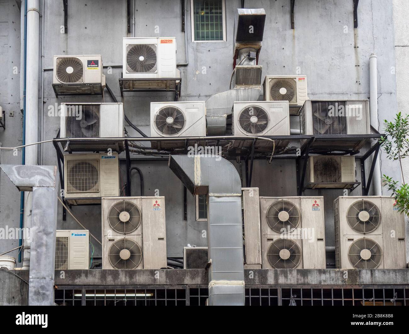 Air con units hi-res stock photography and images - Alamy
