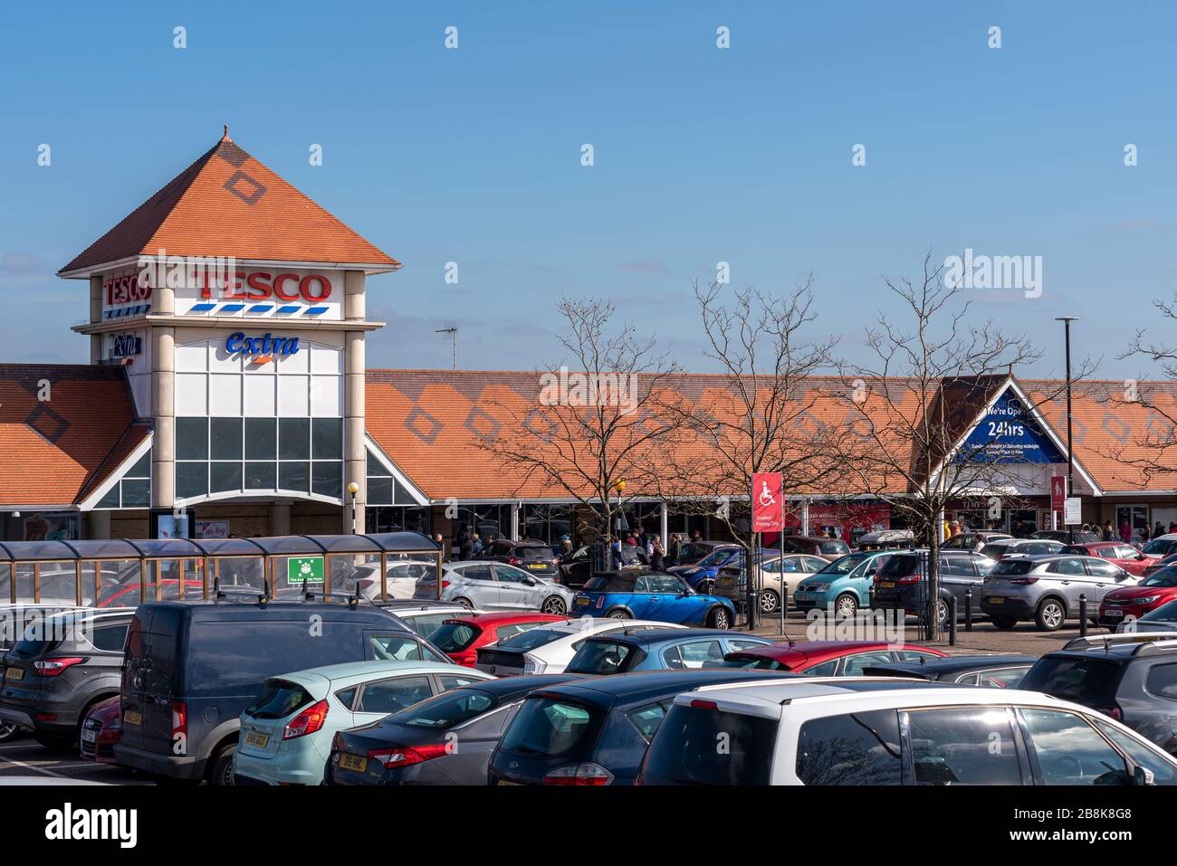 Supermarket shopping winter hi-res stock photography and images - Alamy