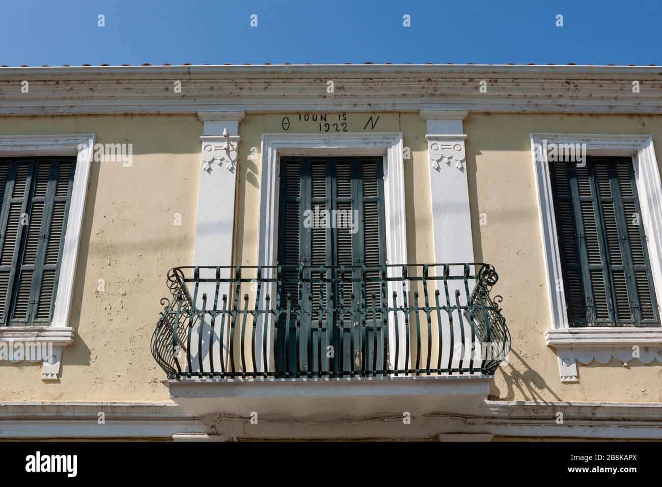 Ornamental parapet hi-res stock photography and images - Alamy