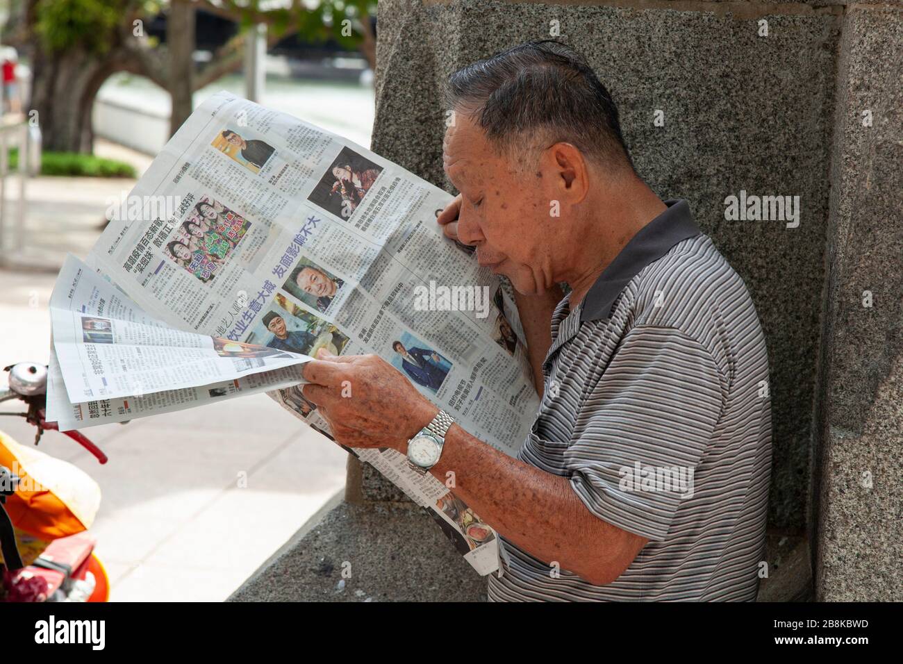Newspaper singapore hi-res stock photography and images - Alamy