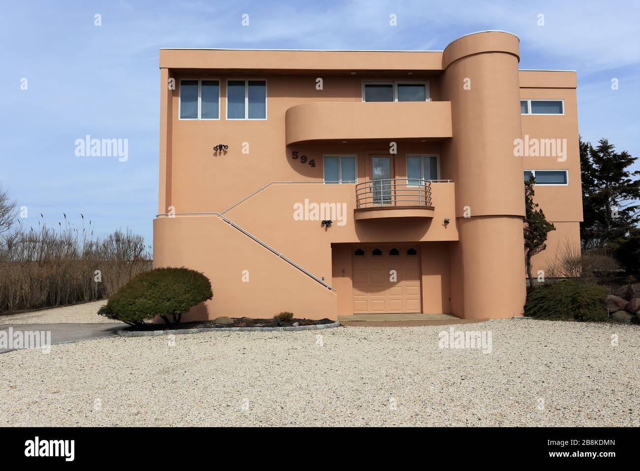 Modern beach house hi-res stock photography and images - Alamy
