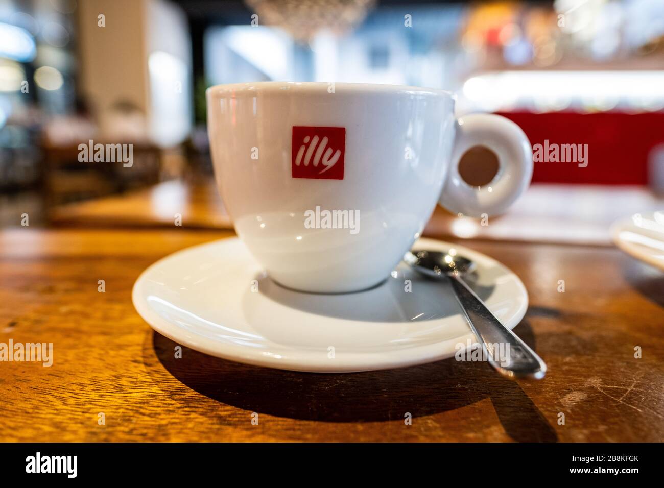 Illy coffee cup hi-res stock photography and images - Alamy