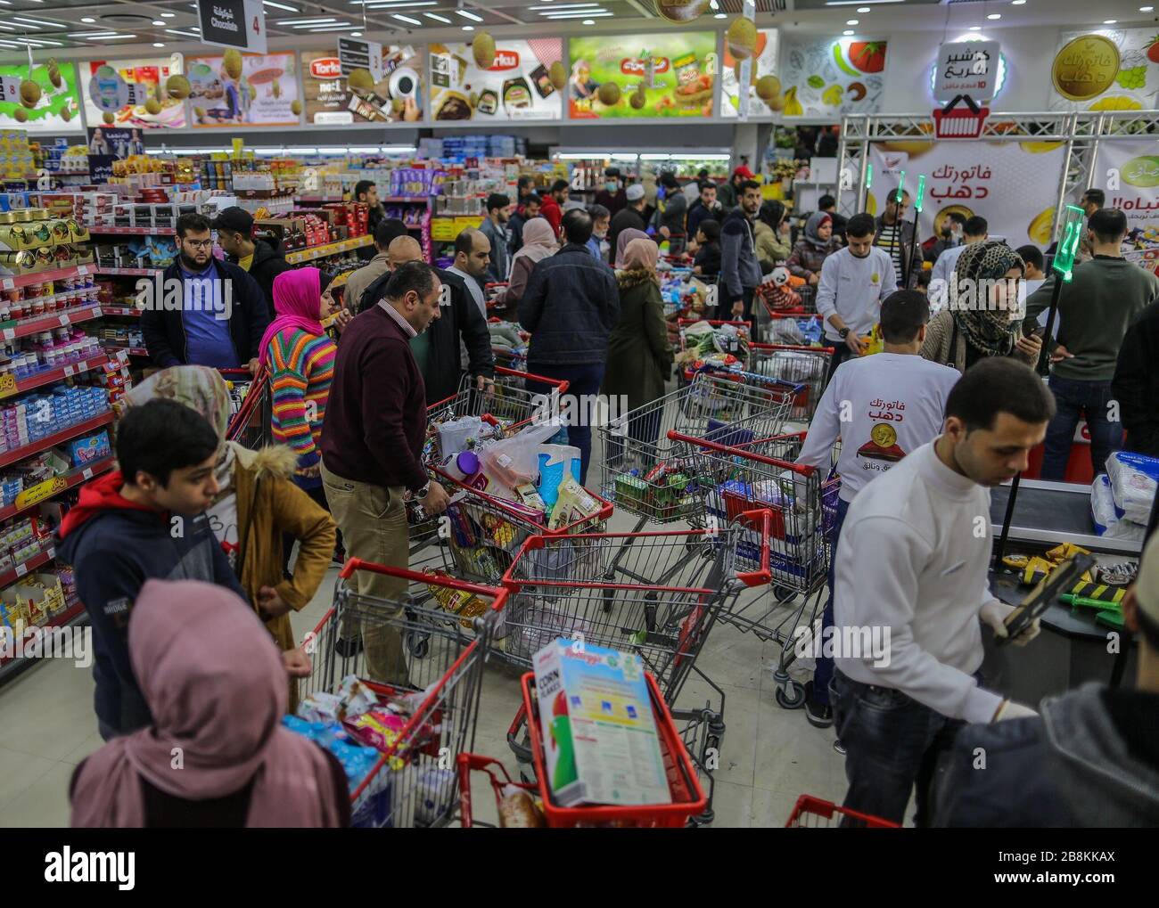 Gaza City, The Gaza Strip, Palestine. 22nd Mar, 2020. Palestinians at ...