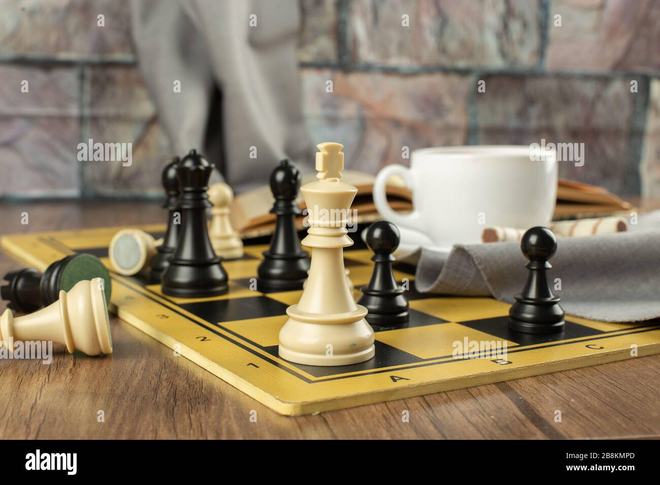 Chess figures on a chessboard hi-res stock photography and images - Alamy