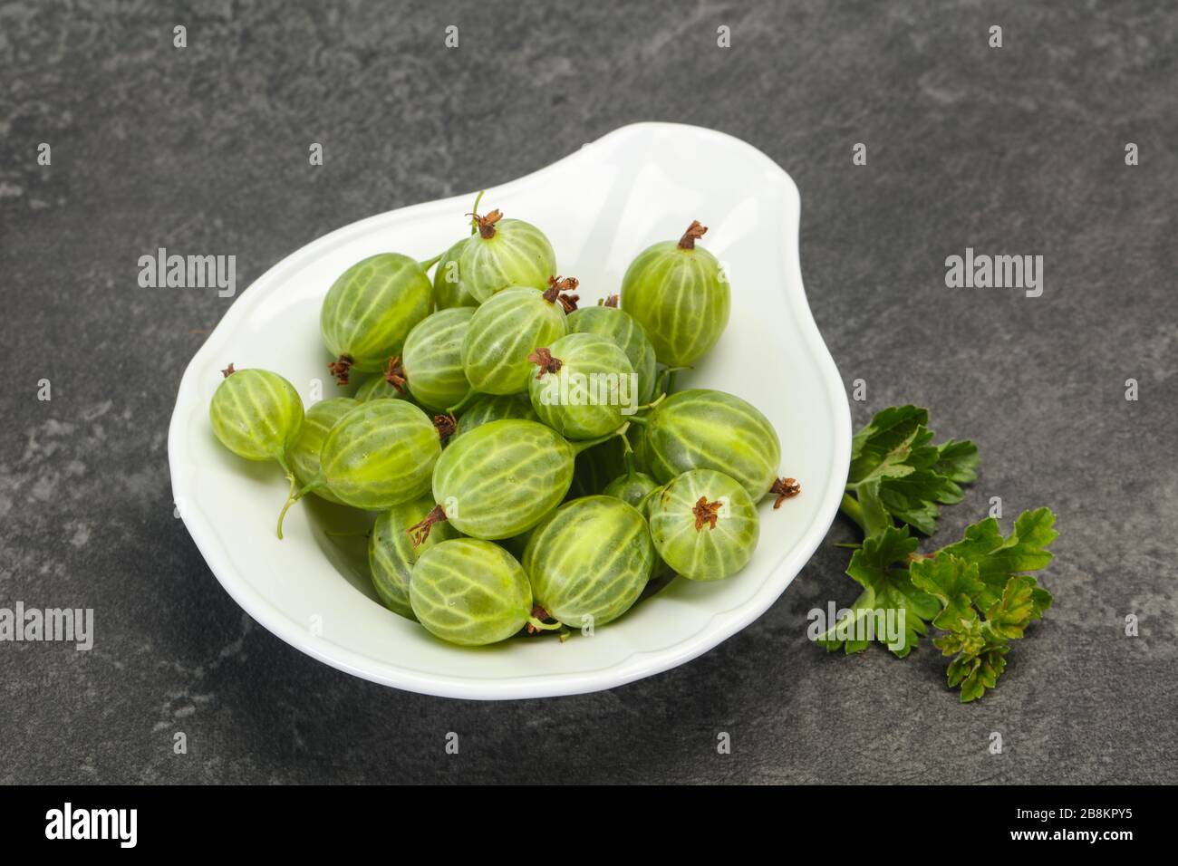 Fresh ripe green sweet gooseberry with leaf Stock Photo - Alamy
