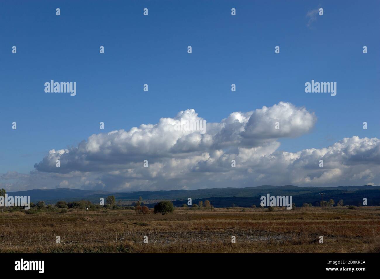Sparse clouds hi-res stock photography and images - Alamy