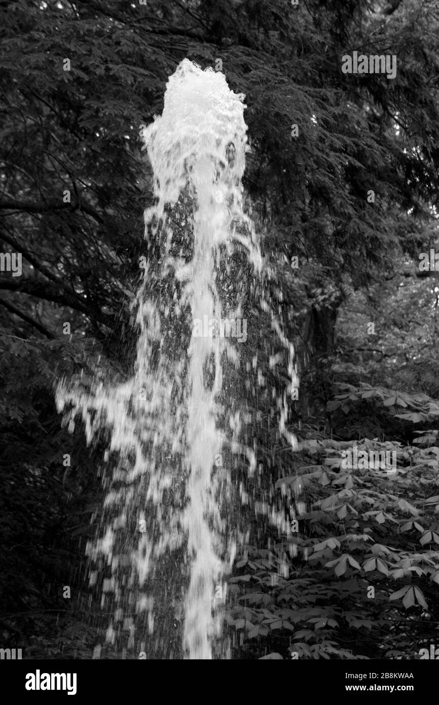 Fountain spewing water hi-res stock photography and images - Alamy