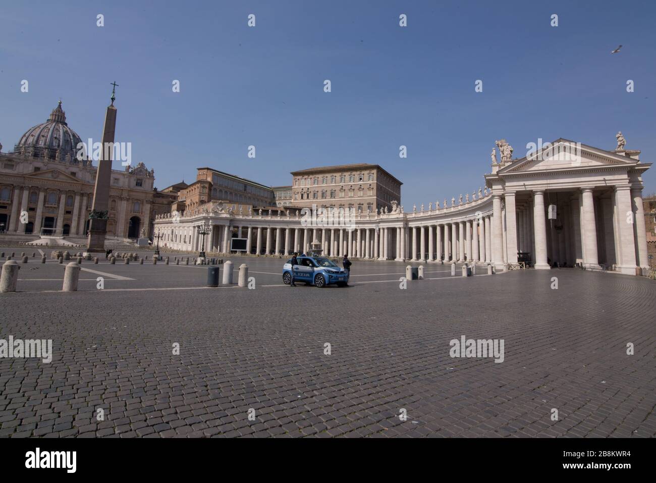 Empty piazza san pietro in the vatican hi-res stock photography and ...