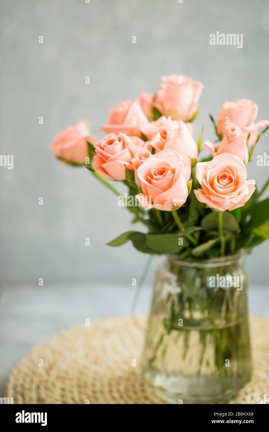 Pink roses bouquet in a vase Stock Photo - Alamy
