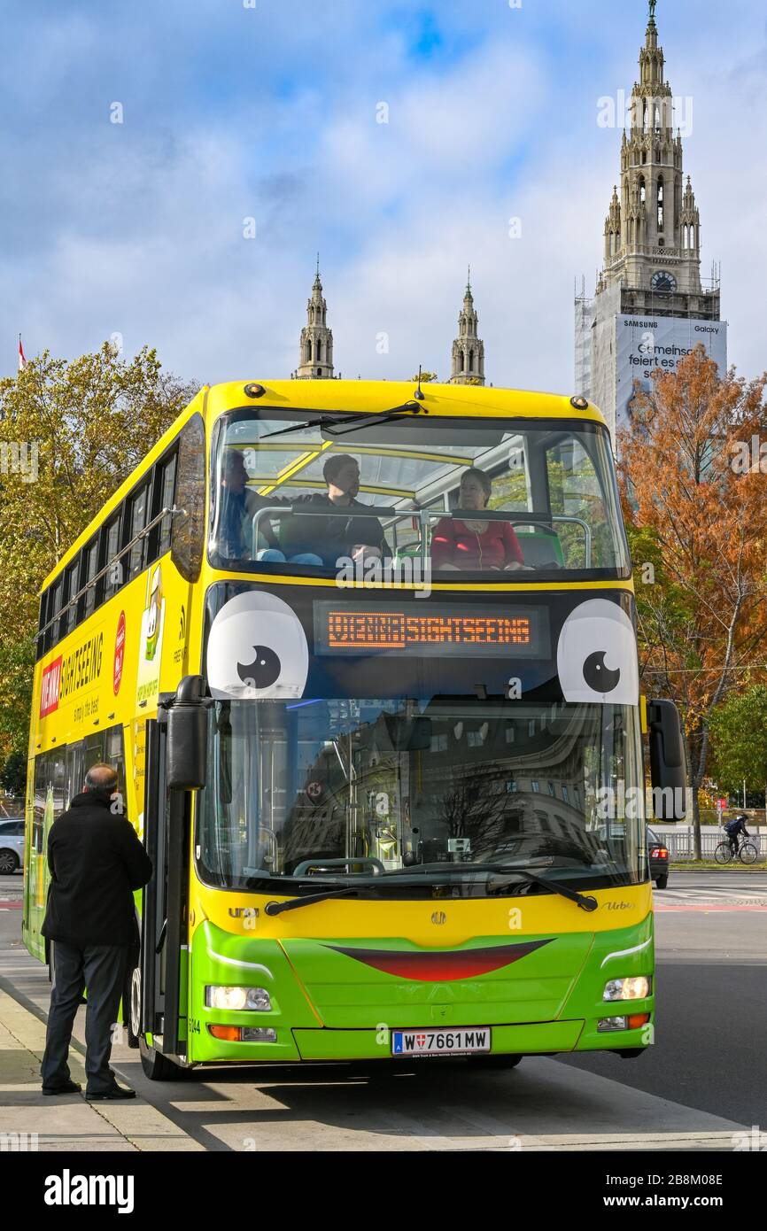 Bus vienna sightseeing hop on hop off hi-res stock photography and ...