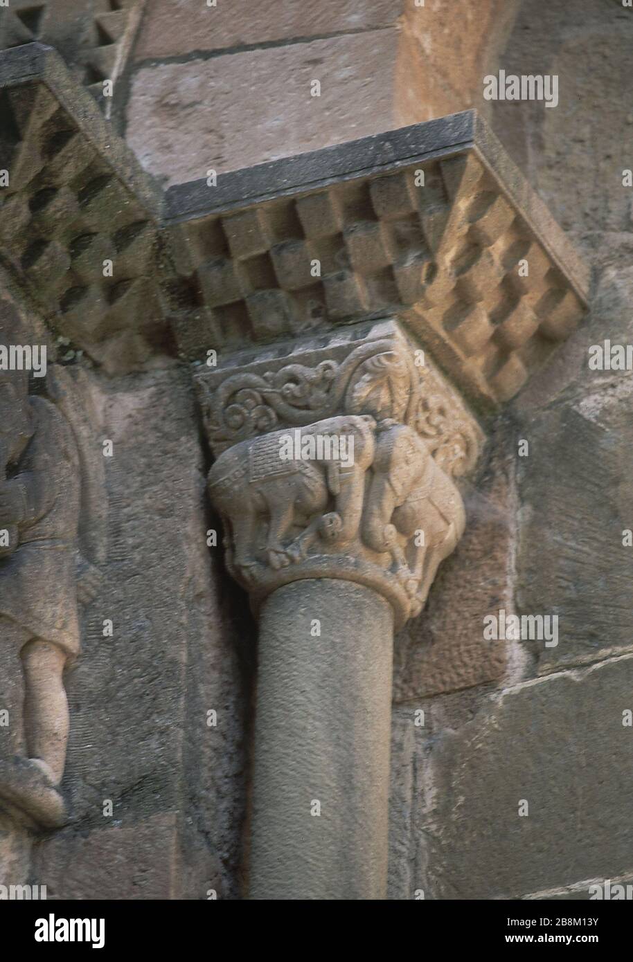 CAPITEL DEL MONASTERIO DE SAN JUAN DE LAS ABADESAS CONSTRUIDO EN EL ...
