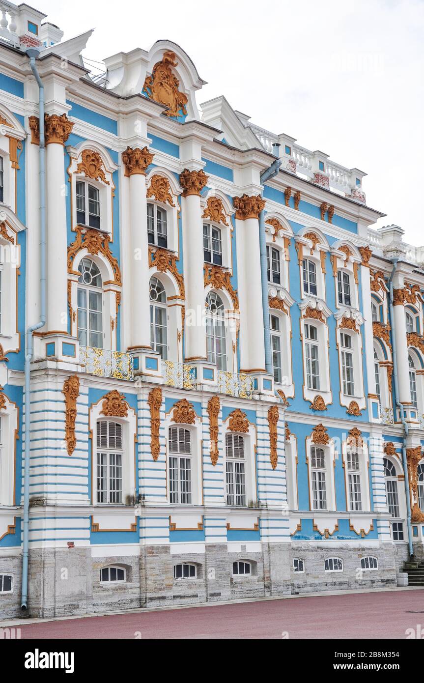 Catherine palace st petersburg gates hi-res stock photography and ...