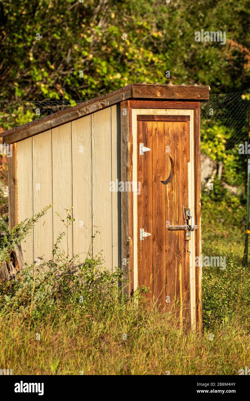 Bathroom outhouse rustic hi-res stock photography and images - Alamy