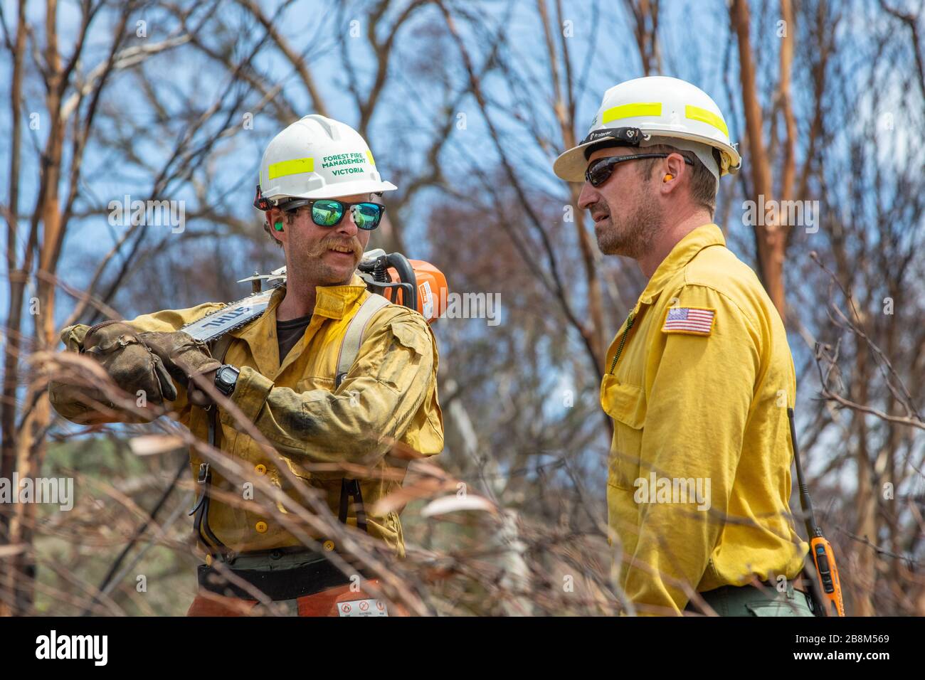 Australian forest fire firefighters hi-res stock photography and images ...