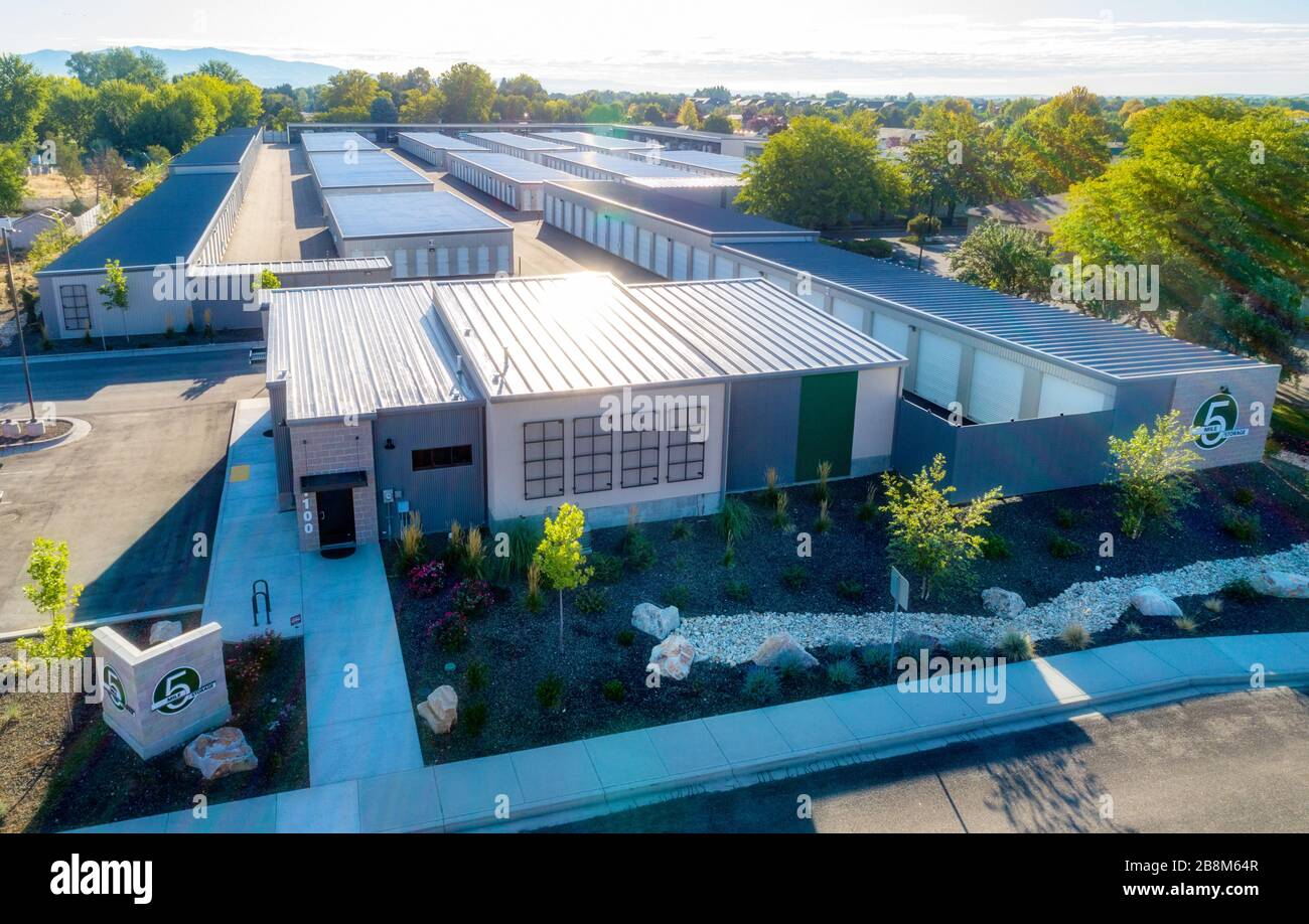 Mini warehouse hi-res stock photography and images - Alamy