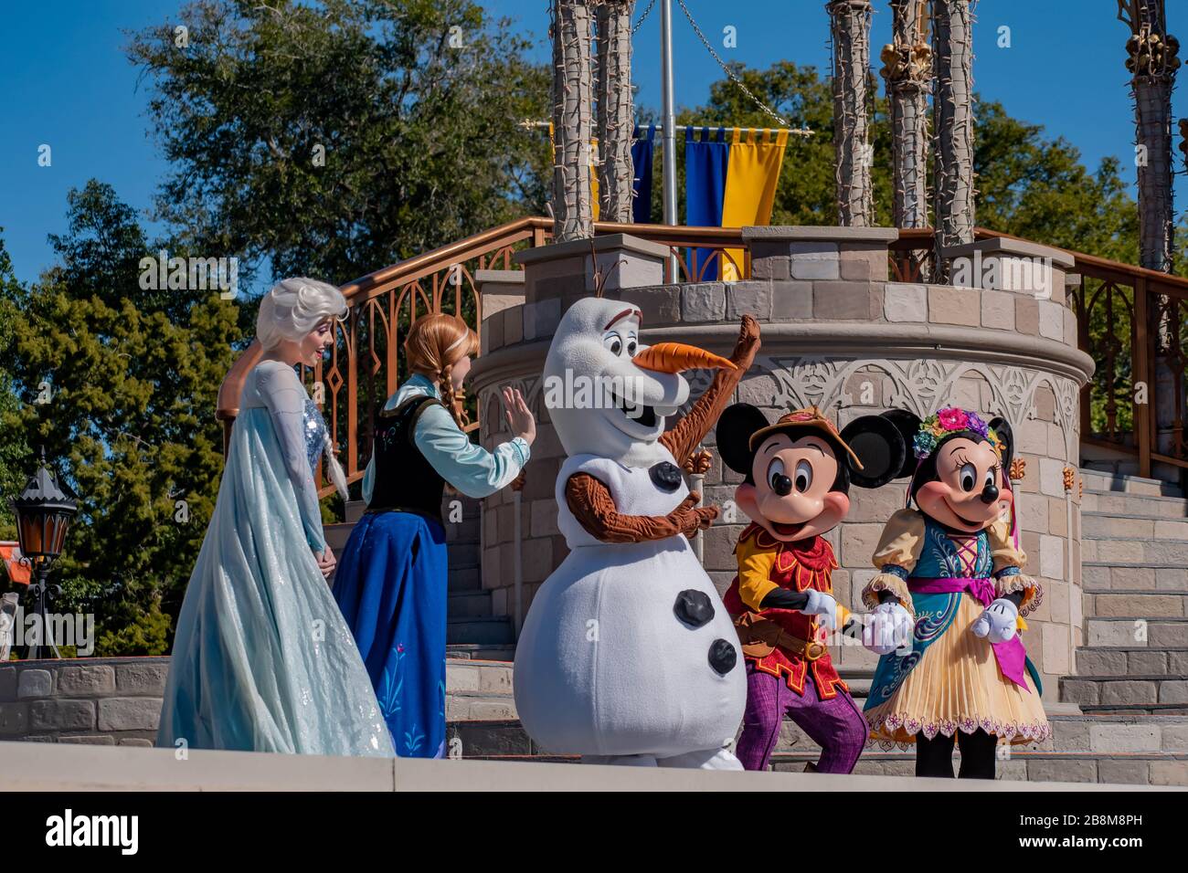 Orlando, Florida. January 20, 2020. Mickey, Minnie , Anna, Elsa y Olaf ...