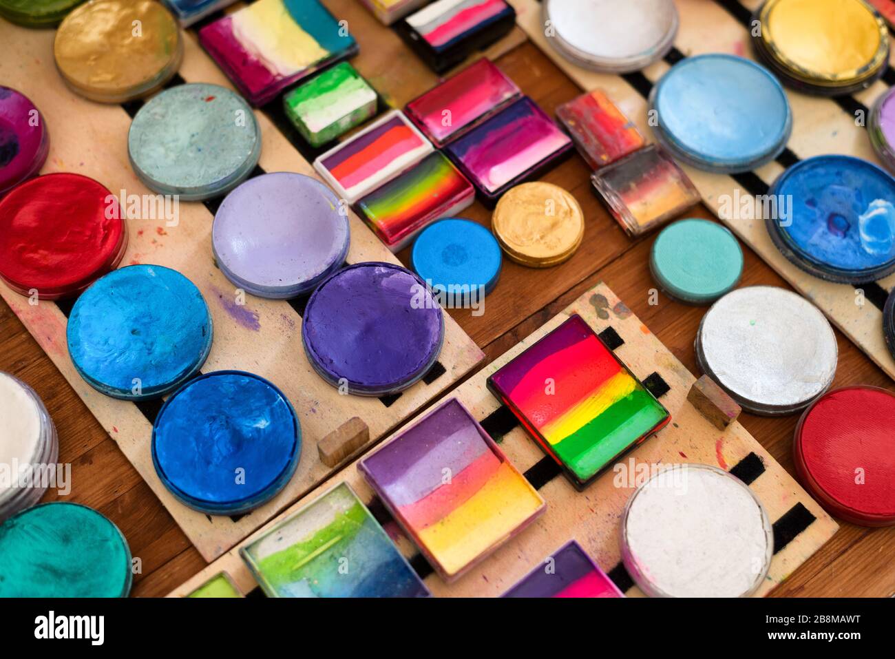 Complemetary colors hi-res stock photography and images - Alamy