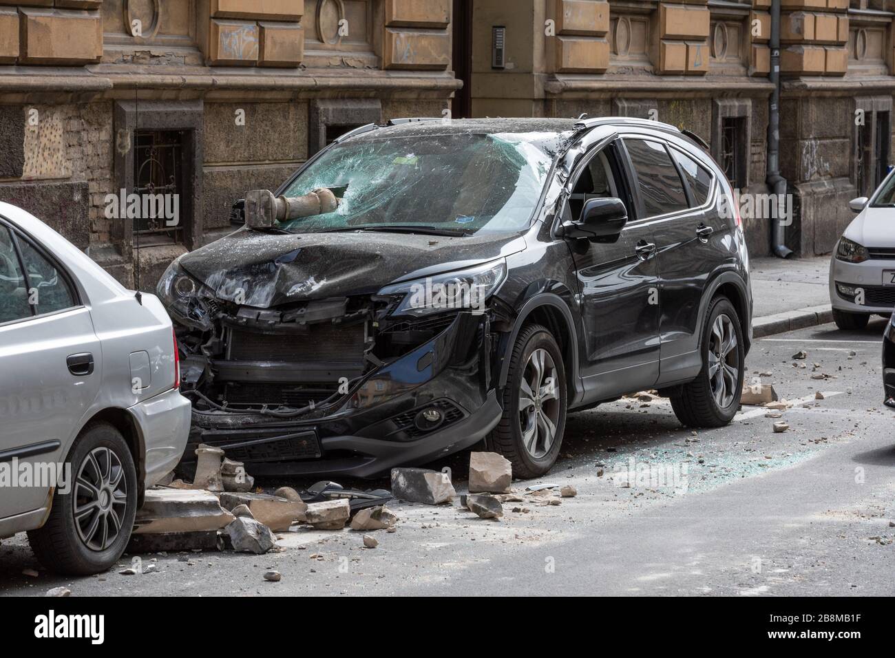 Car damaged hi-res stock photography and images - Alamy