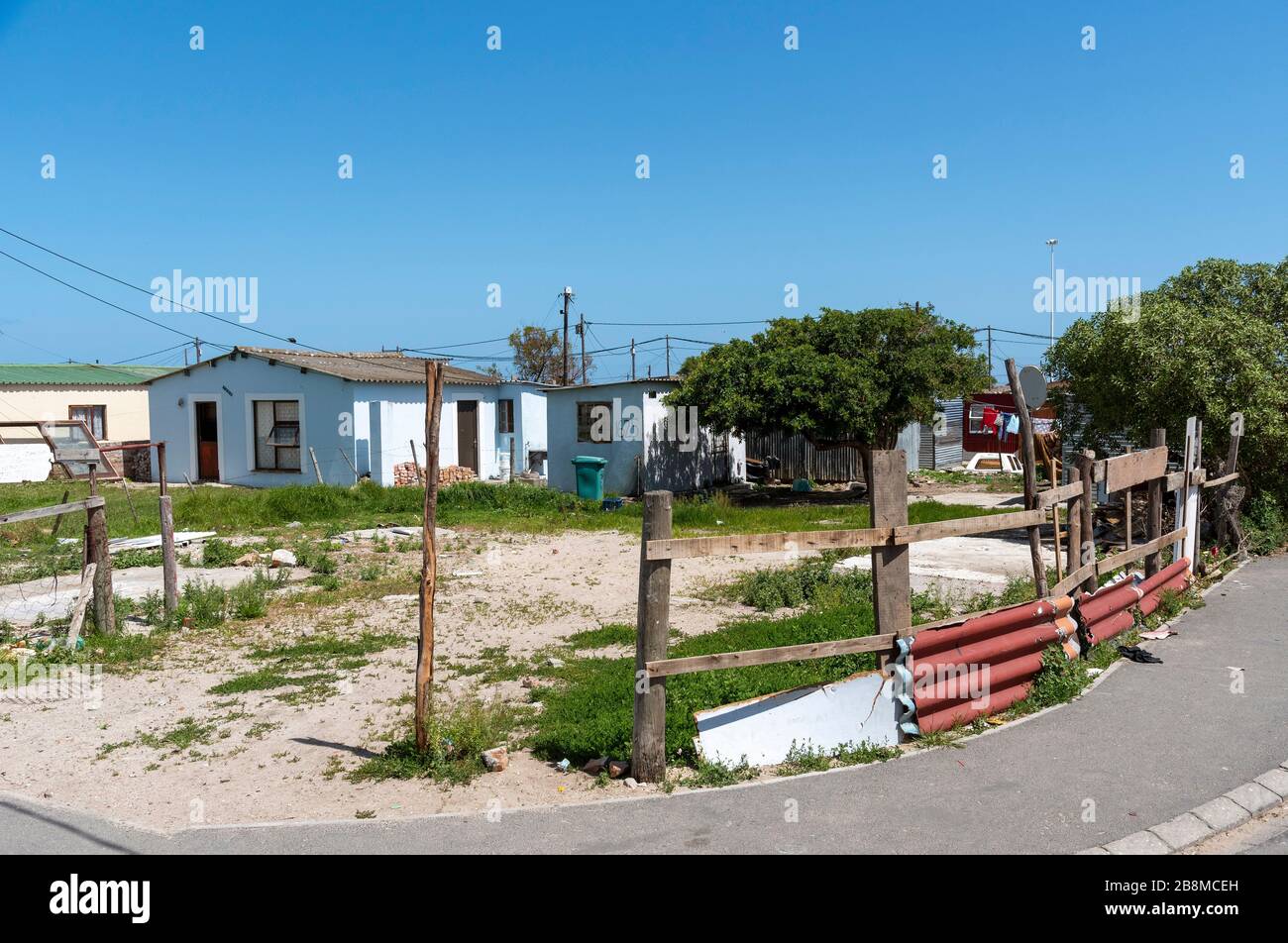 Poverty africa homes hi-res stock photography and images - Alamy