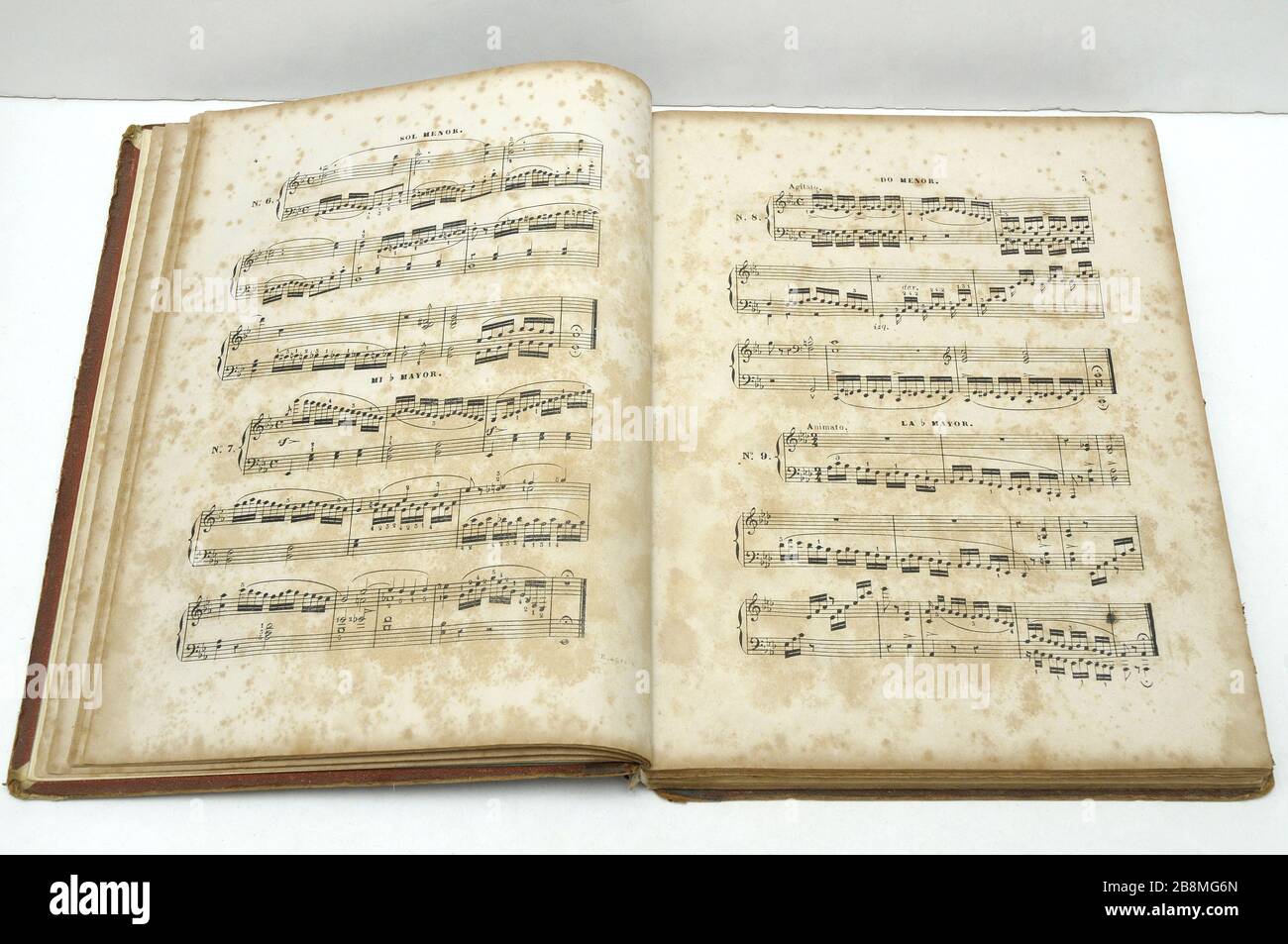 Open music book hi-res stock photography and images - Alamy