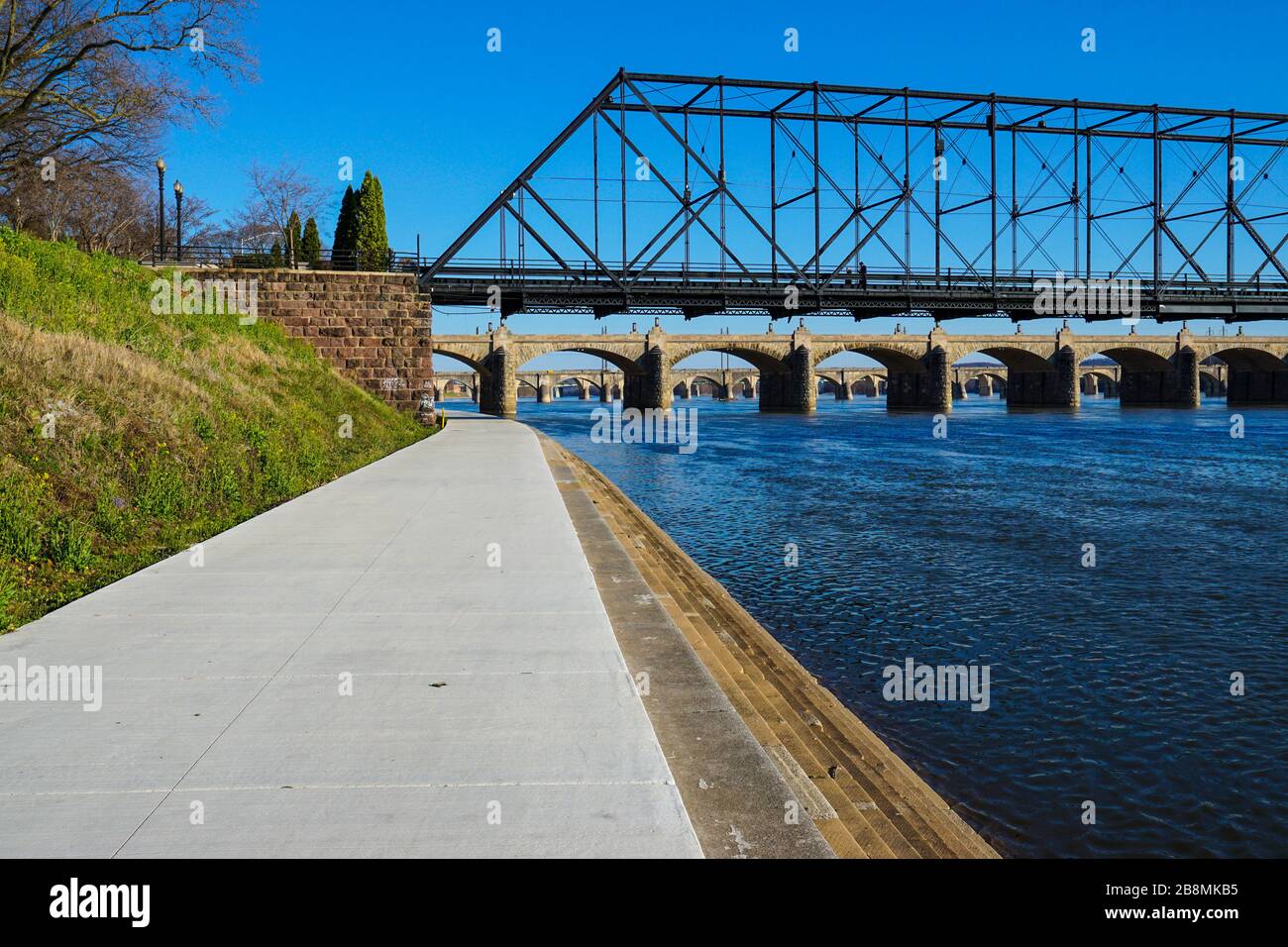 Walnut Street Bridge Stock Photo - Alamy