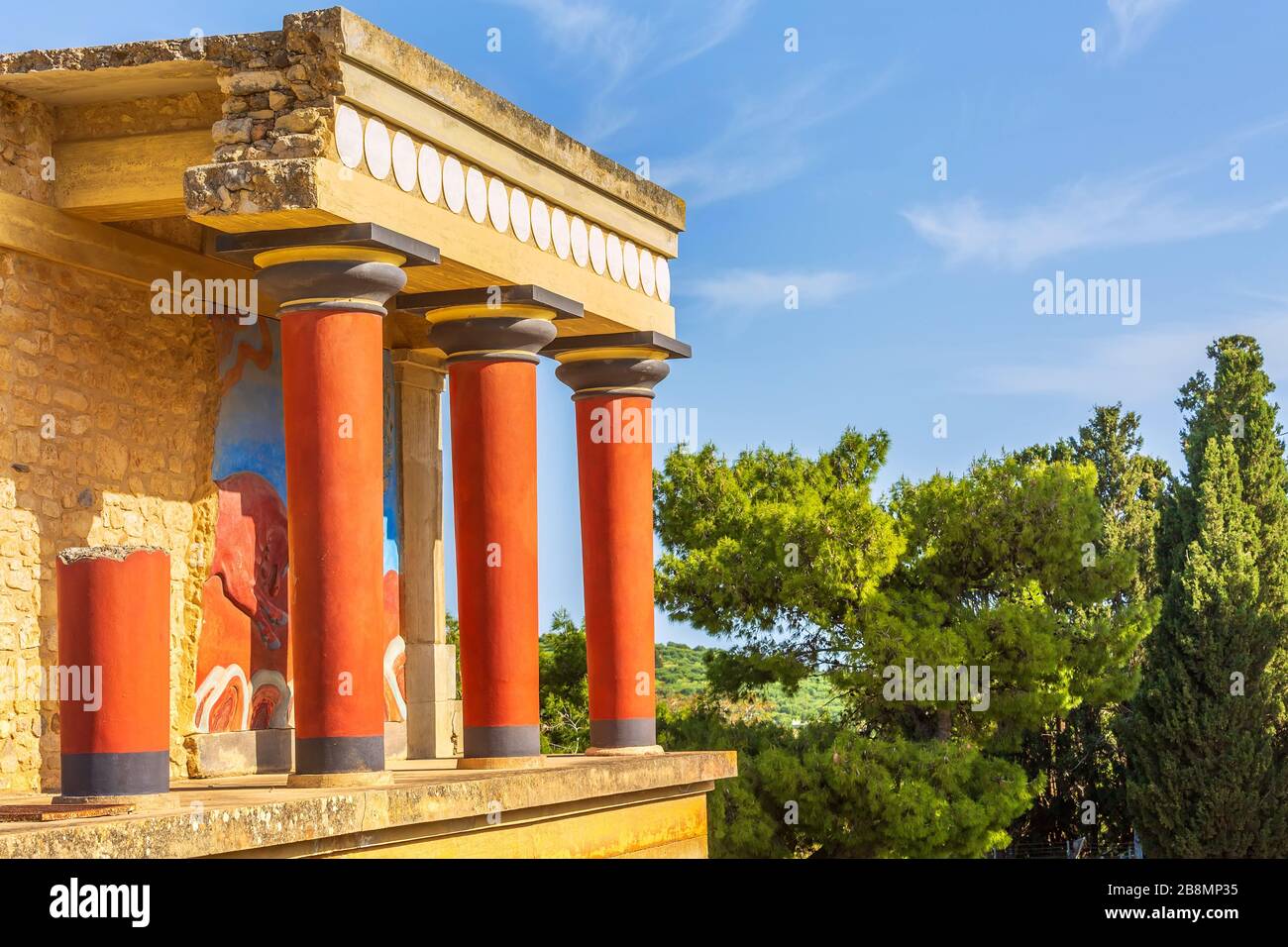 Close-up red columns, North Entrance of ancient Minoan Palace in ...