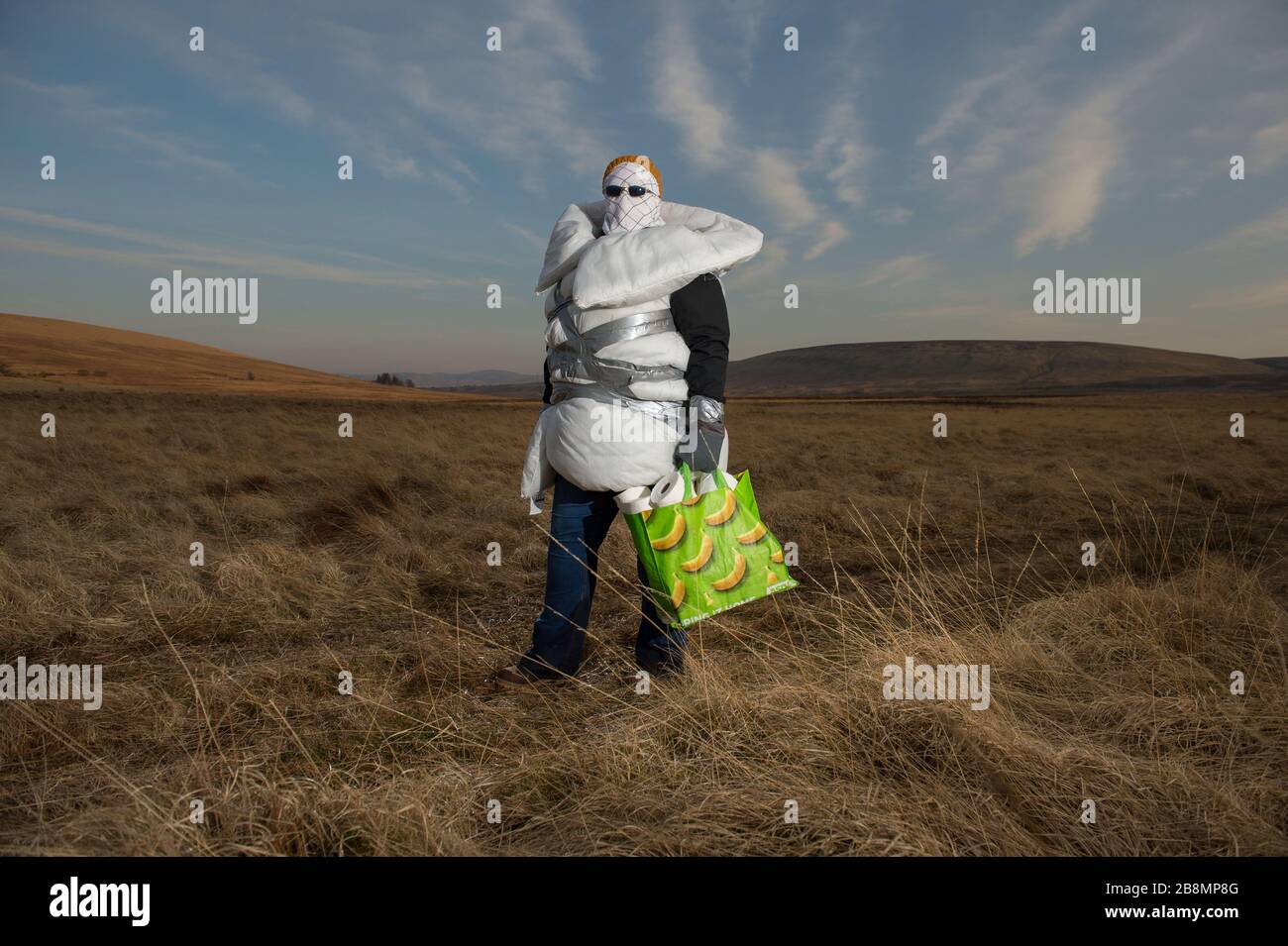 Person wrapped up in quilt hi-res stock photography and images - Alamy