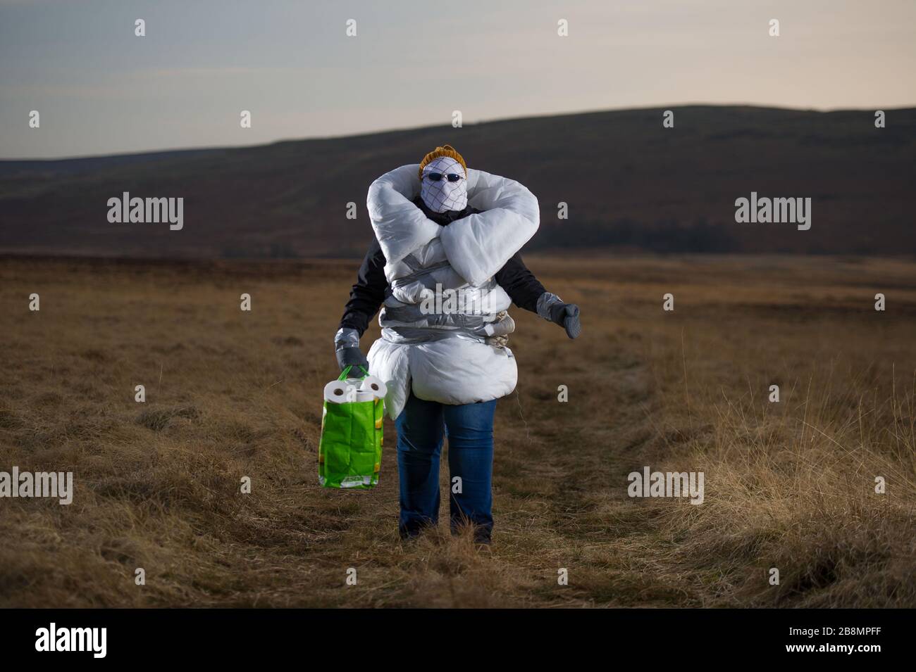 Person wrapped up in quilt hi-res stock photography and images - Alamy