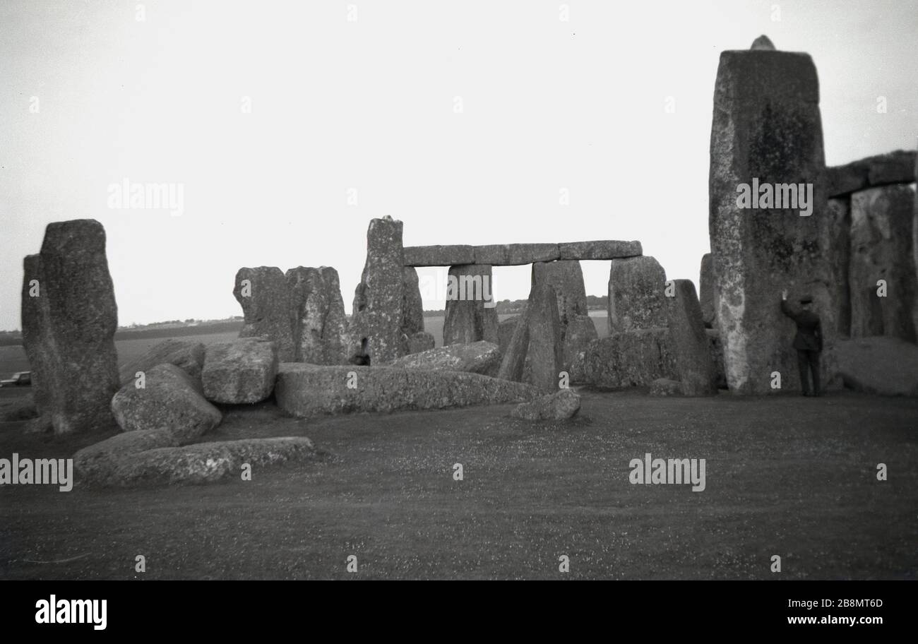 1954, historical, Stonehenge, Wiltshire, England, UK, a visitor ...