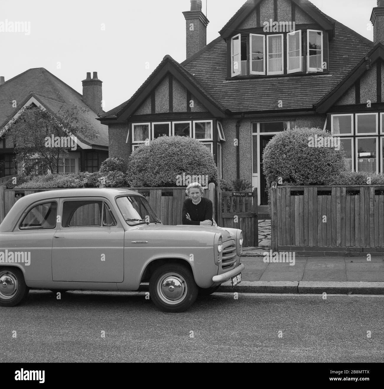 Building a car uk Black and White Stock Photos & Images - Alamy