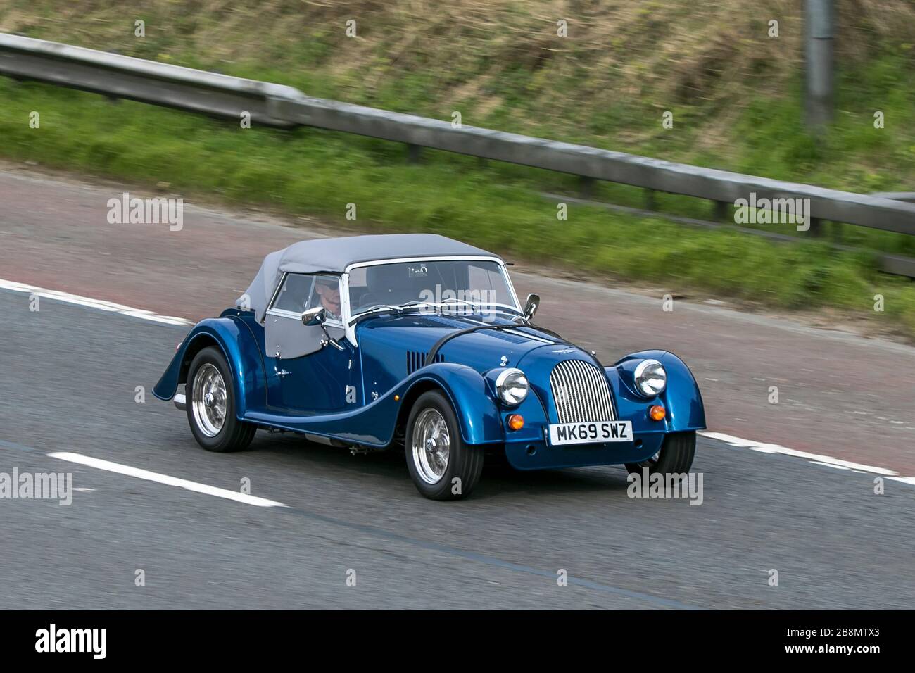 MK69SWZ 2020 retro convertible cabriolet Morgan Plus Four Blue Petrol ...