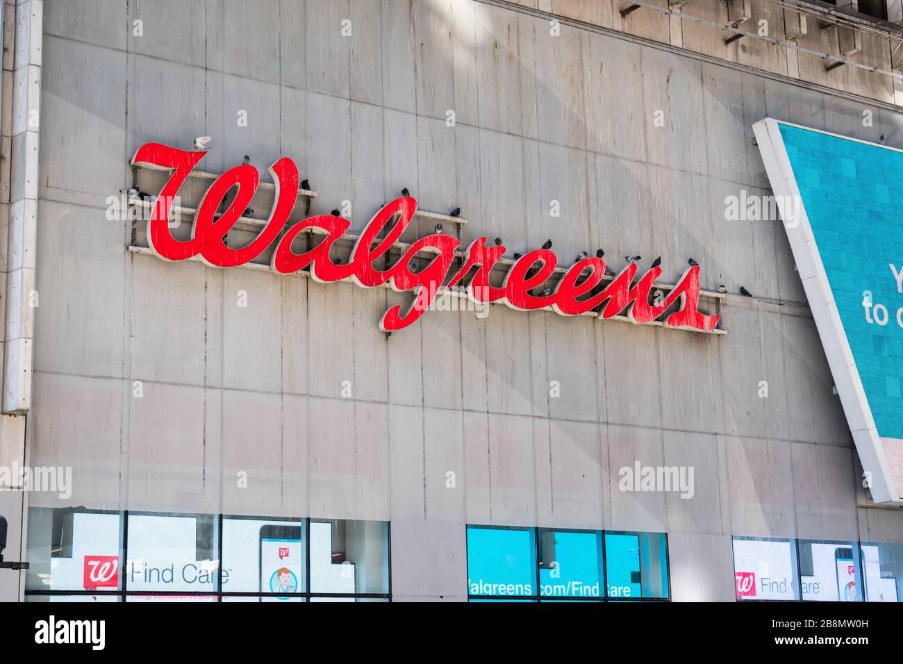 Walgreens logo hi-res stock photography and images - Alamy