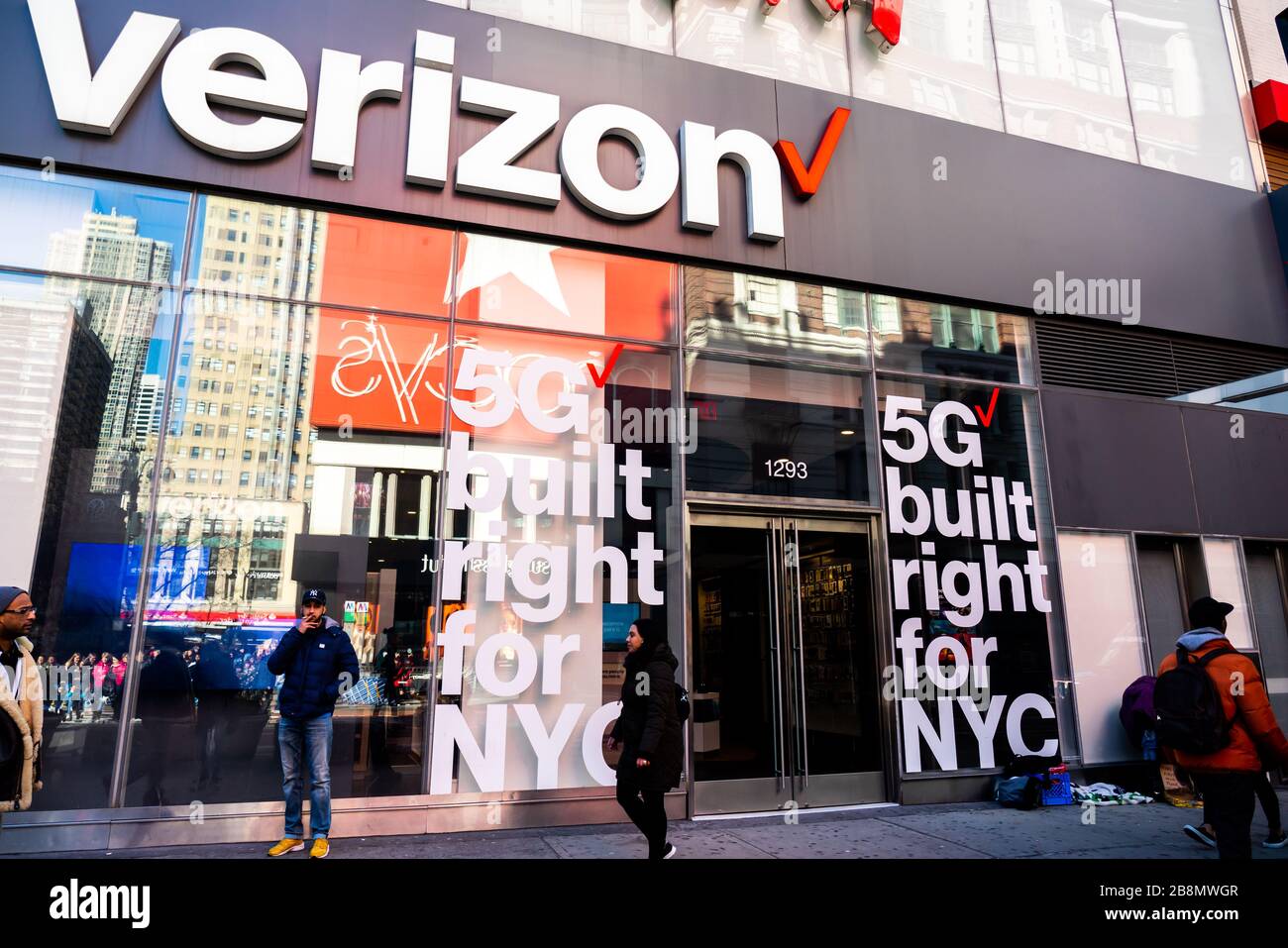 Verizon store hi-res stock photography and images - Alamy