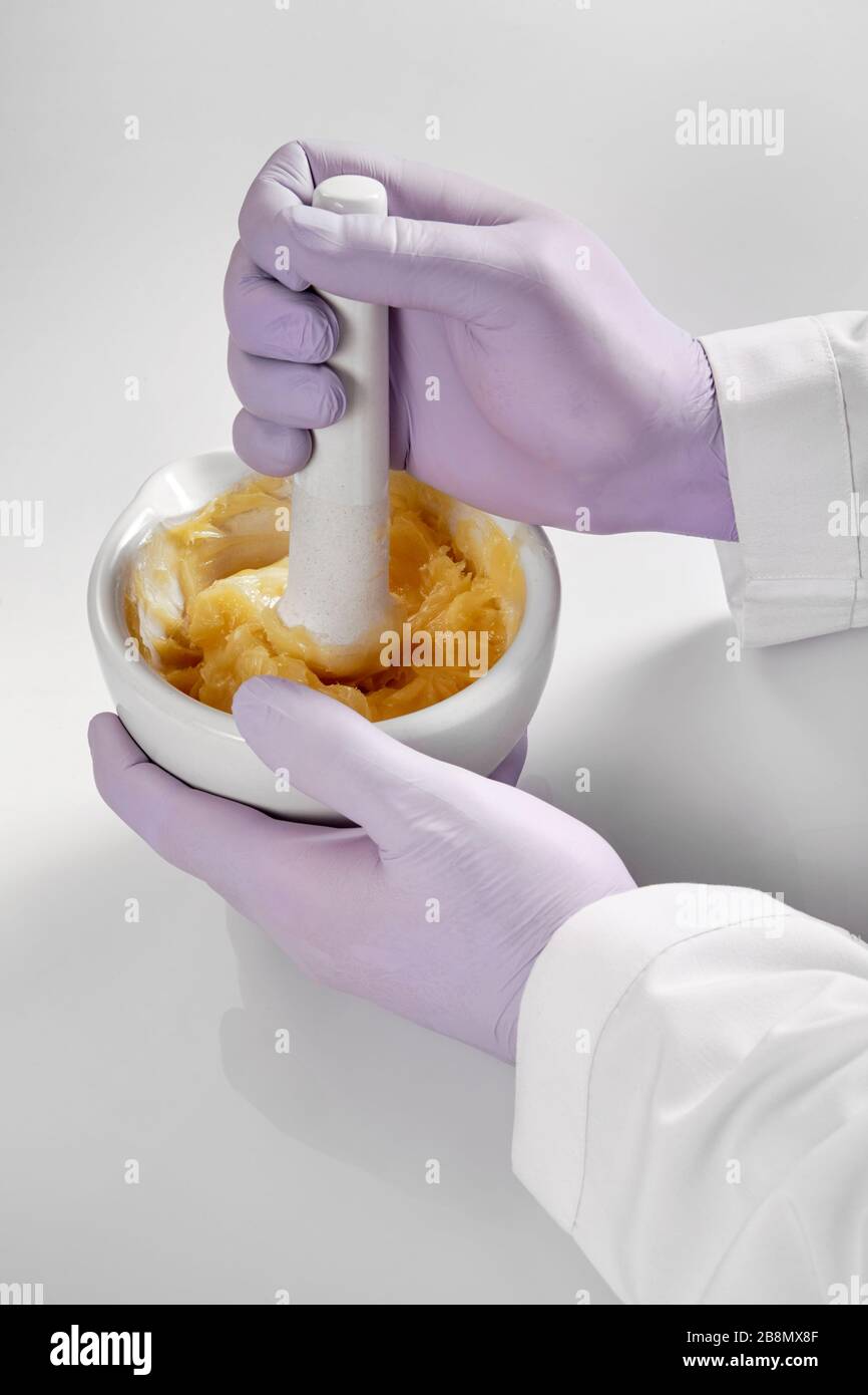Female scientist using mortar hi-res stock photography and images - Alamy