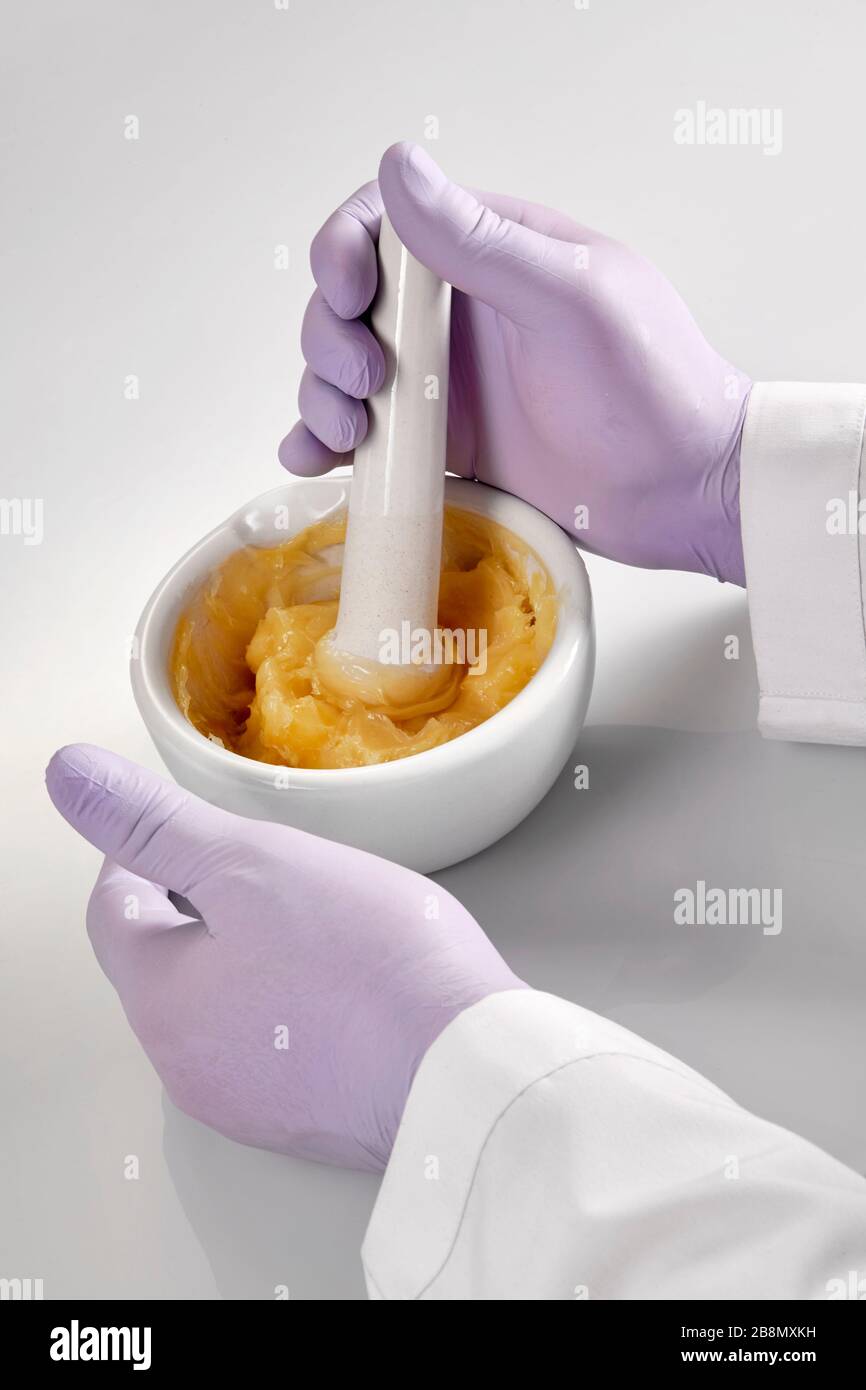 Female scientist using mortar hi-res stock photography and images - Alamy