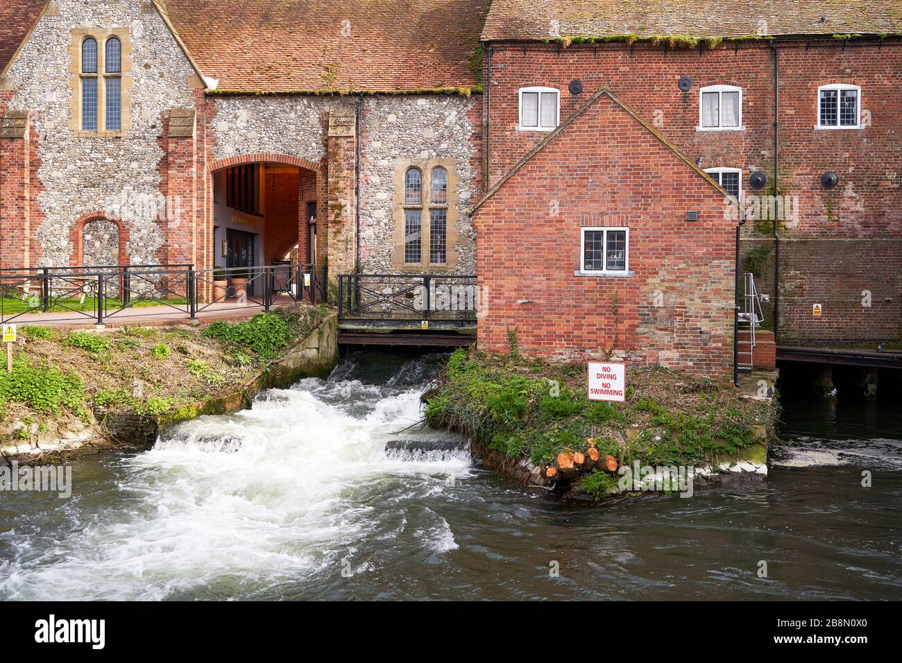 Old mill building hi-res stock photography and images - Alamy