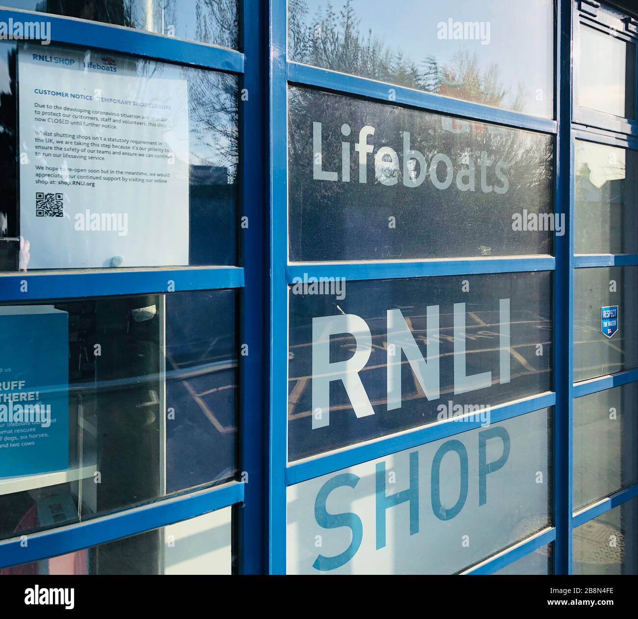Rnli royal national lifeboat institution shop hi-res stock photography ...