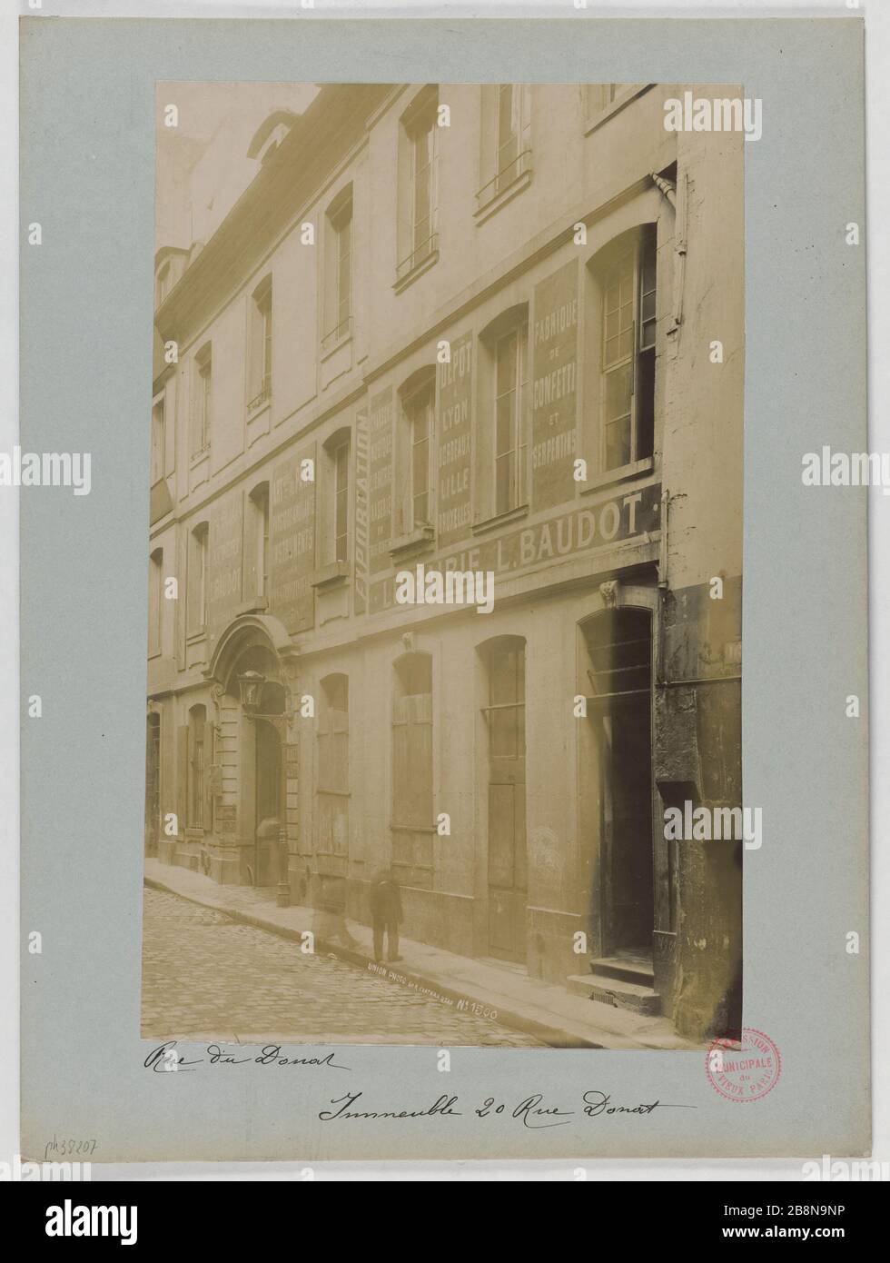20 rue donat hi-res stock photography and images - Alamy