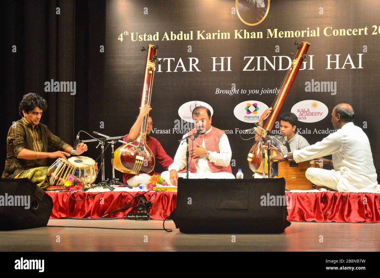 Classical vocalist Naresh Malhotra, Uday Kulkarni on Tabla & Subhash ...