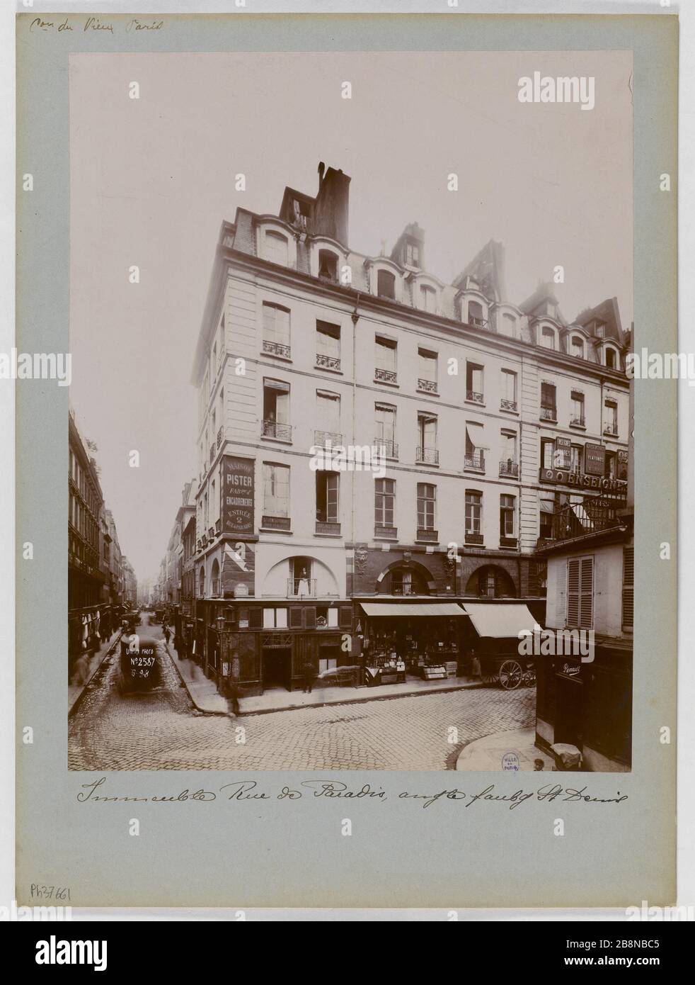 Paradis magasin hi-res stock photography and images - Alamy