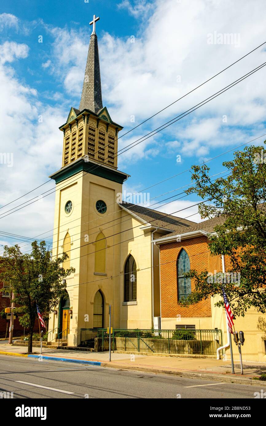 Holy trinity catholic church hi-res stock photography and images - Alamy