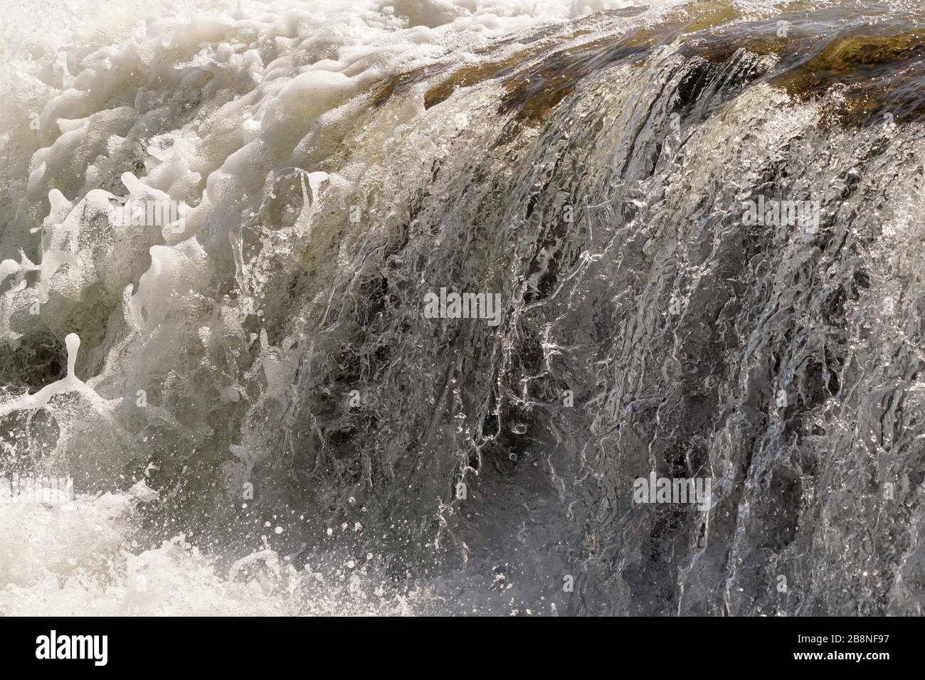 Falling water two shutter speeds hi-res stock photography and images ...