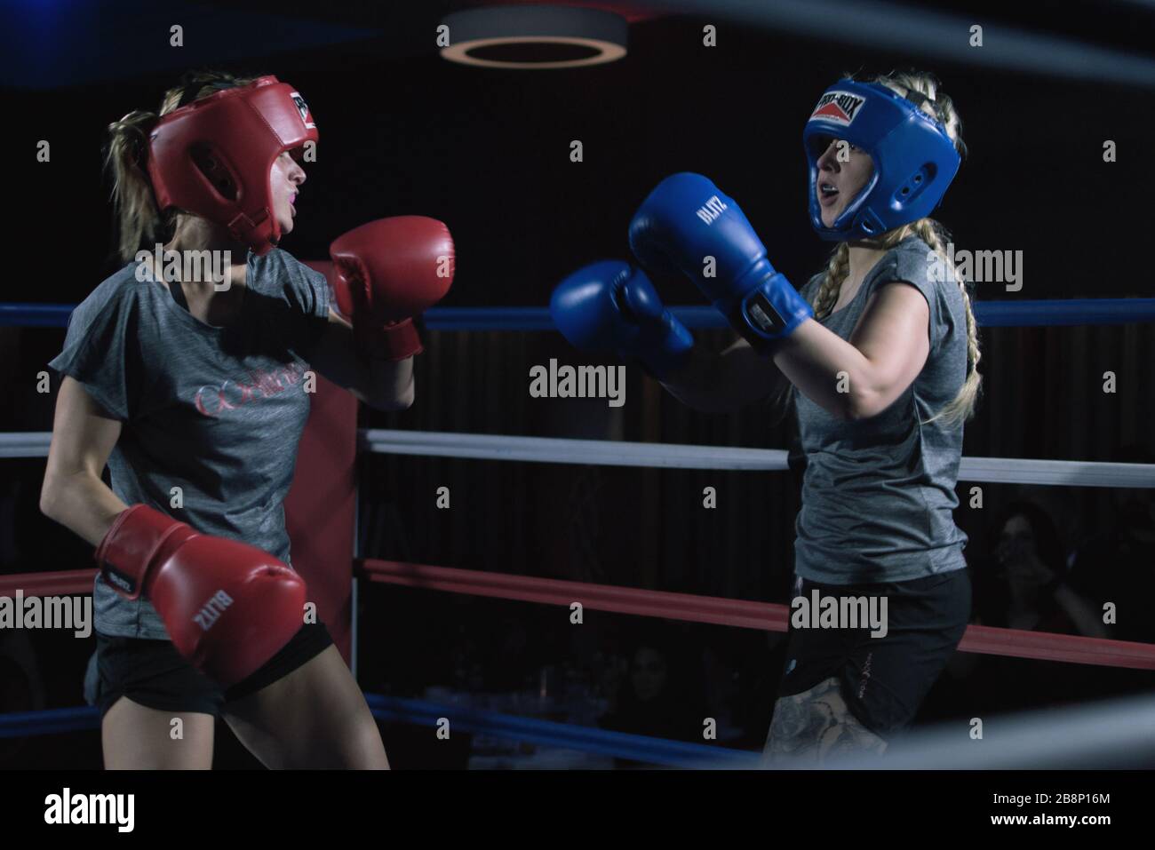Ladies boxing hi-res stock photography and images - Alamy