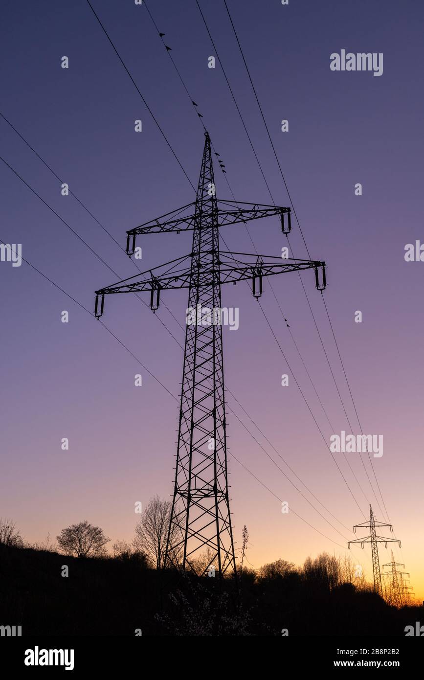 Electricity pylon dusk blue sky hi-res stock photography and images - Alamy