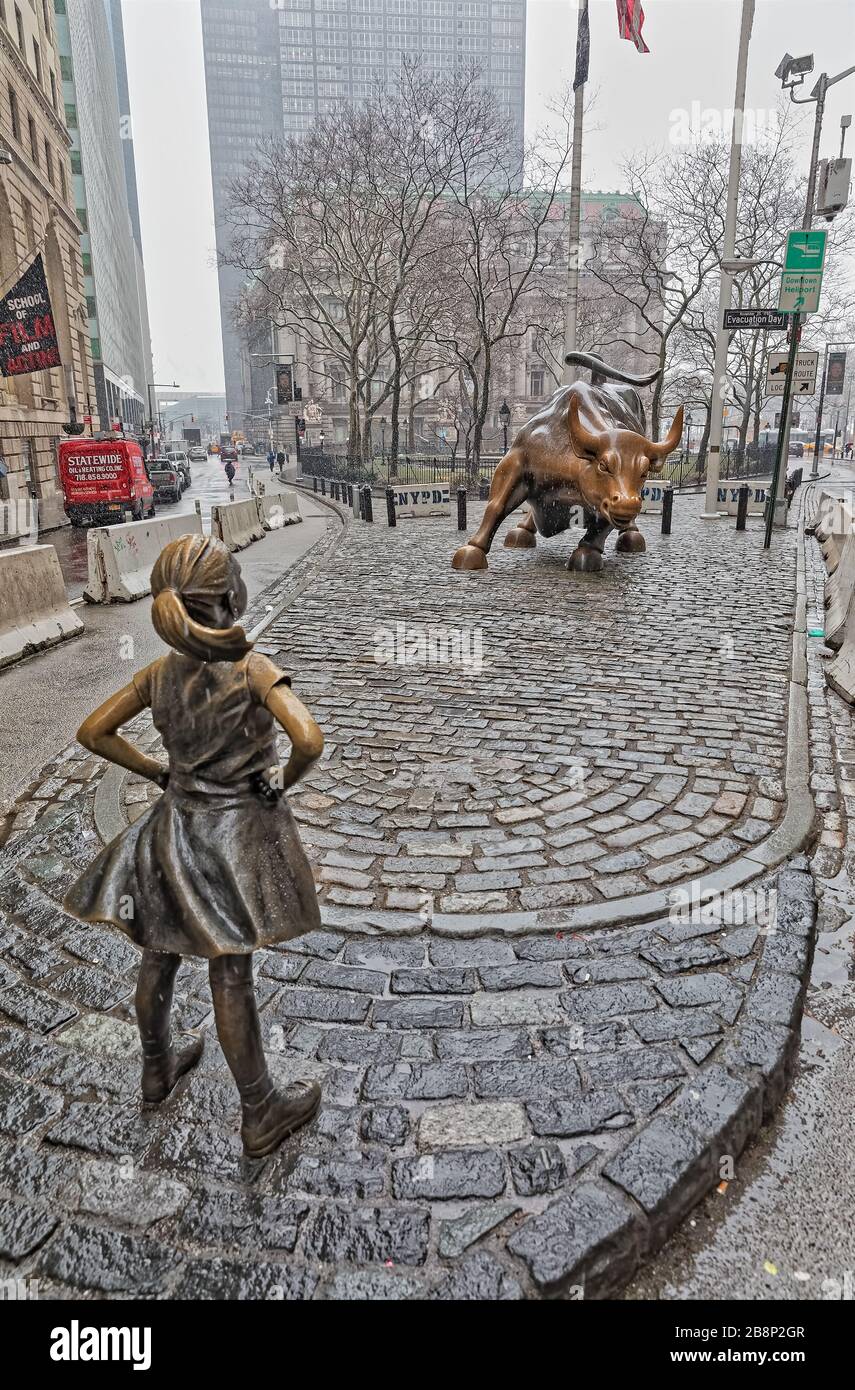 The Fearless Girl statue facing Charging Bull in Lower Manhattan New ...