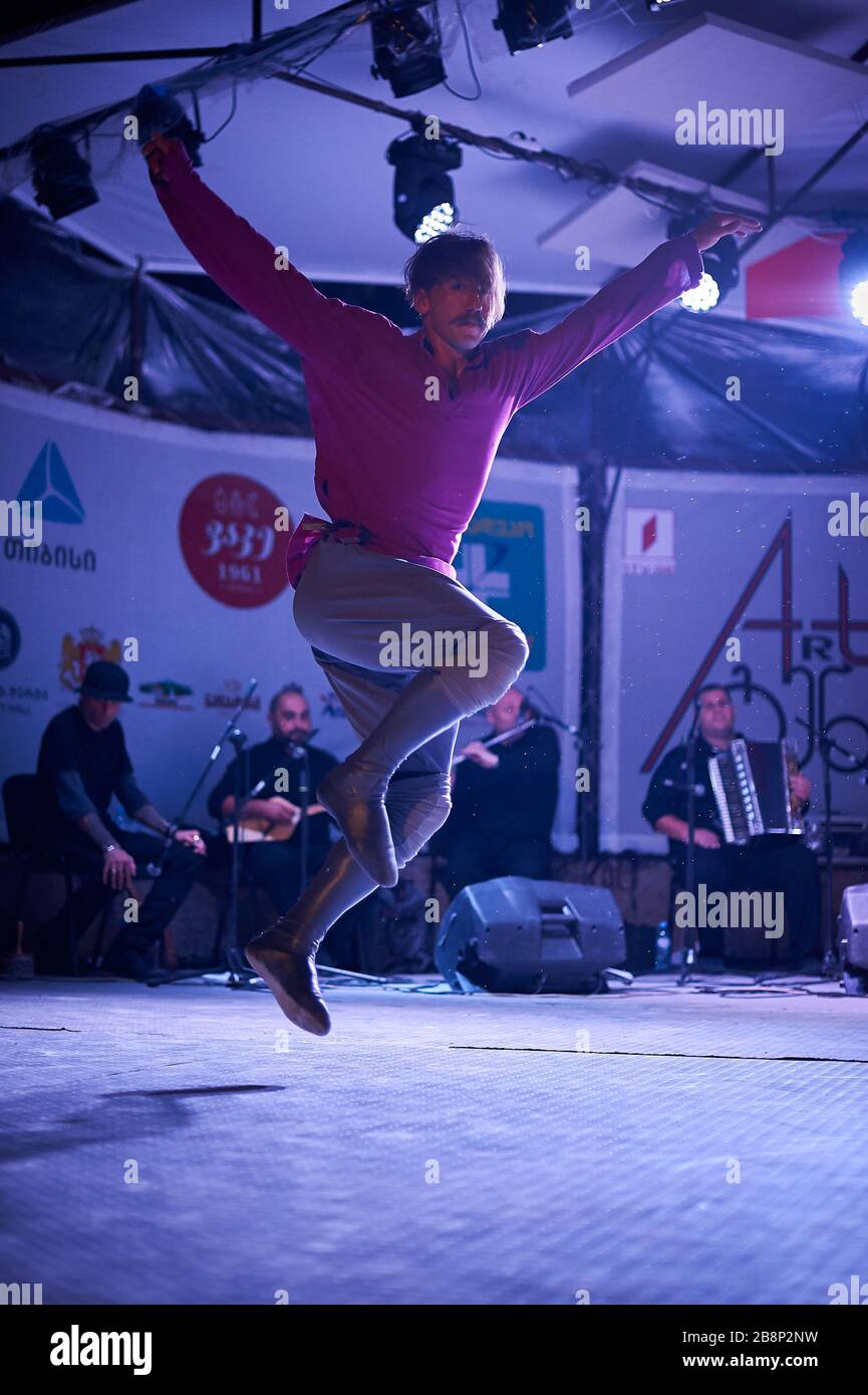 Traditional dancers georgia hi-res stock photography and images - Alamy