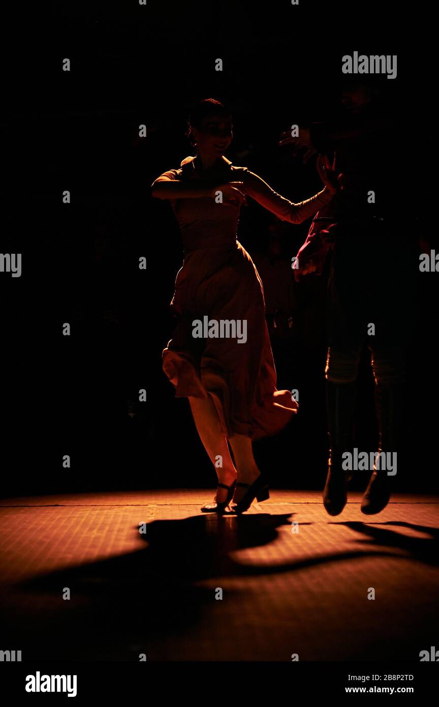 Dance company stage hi-res stock photography and images - Alamy
